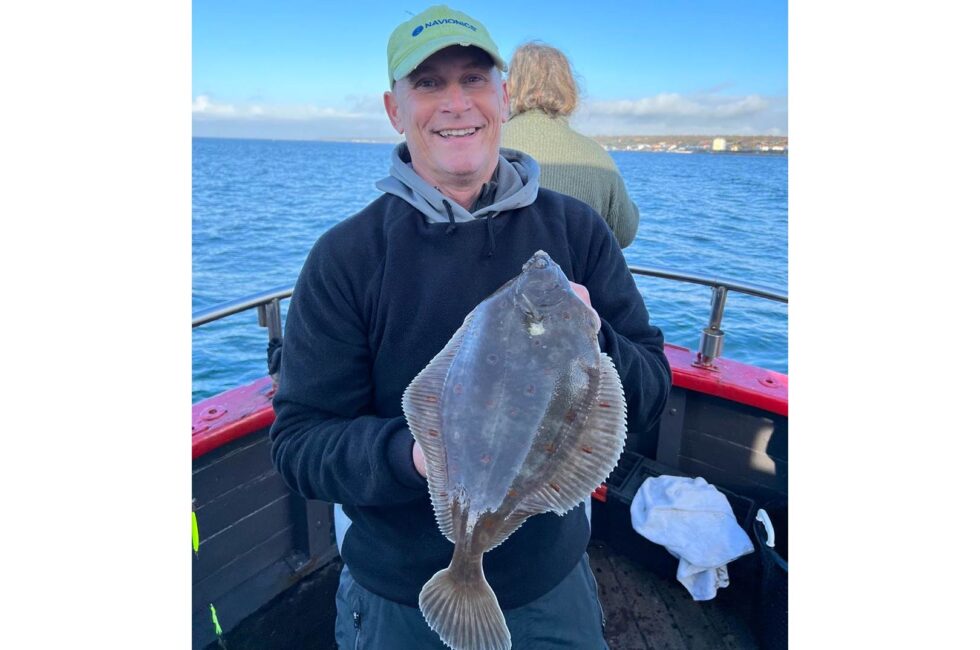 FORLÆNGET FLADFISKESÆSON MED SPAR LYSTFISKERI - Fisk & Fri