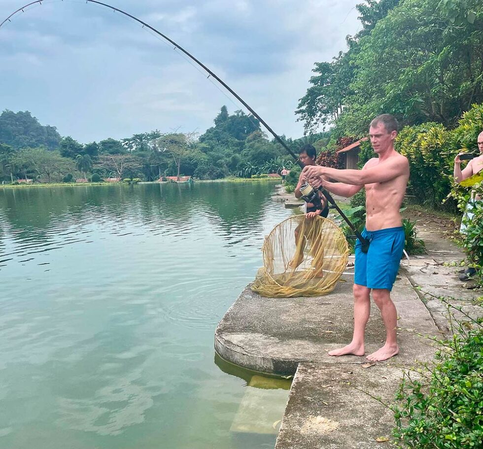 VILDE FIGHTS I THAILAND - Fisk & Fri