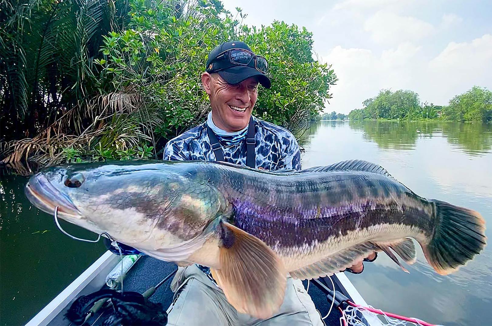 GIANT SNAKEHEAD I BANGKOK - Fisk & Fri