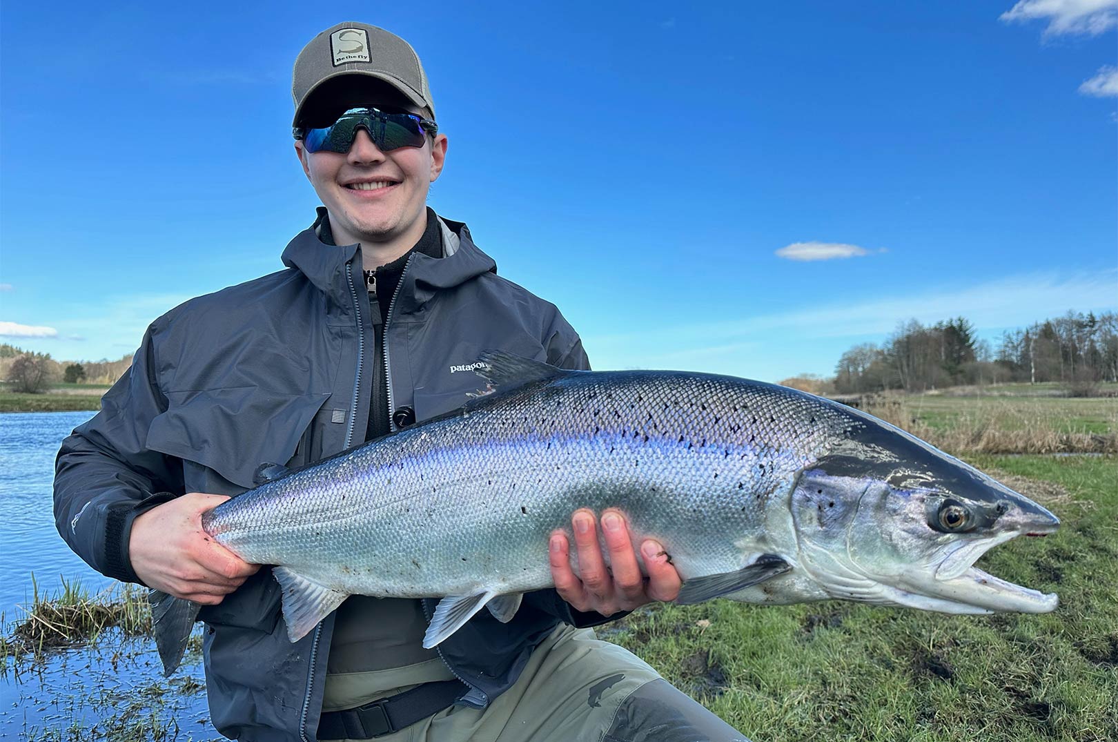 DEN FØRSTE LAKS EFTER FEM ÅRS FISKERI - Fisk & Fri