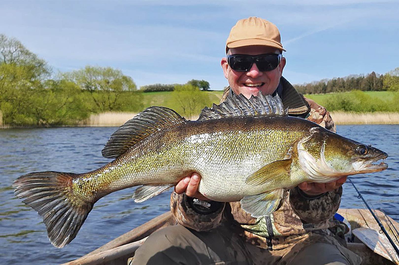 TIL GEDDEPREMIERE MED AGNEN, DER KAN FANGE ALT - Fisk & Fri