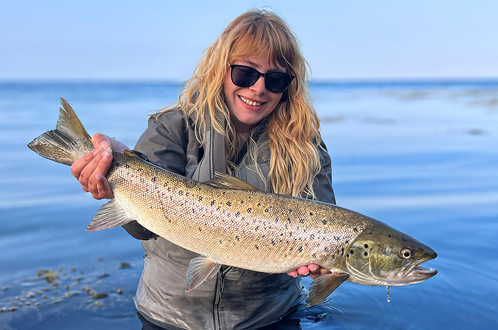 HAVØRRED – EN SENSOMMERAFTEN PÅ KYSTEN - Fisk & Fri