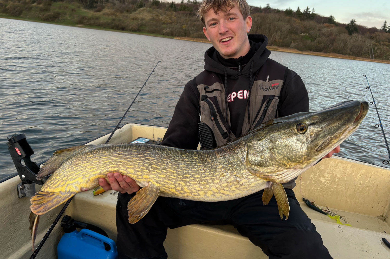 123 CM GEDDE NAPPER STENHÅRDT - Fisk & Fri